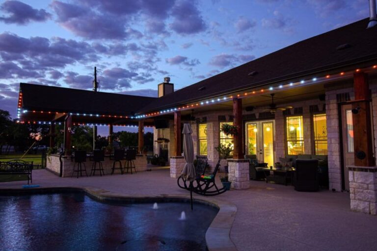 Trimlights Gallery - Pictures Of Permanent LED Lighting On Houses